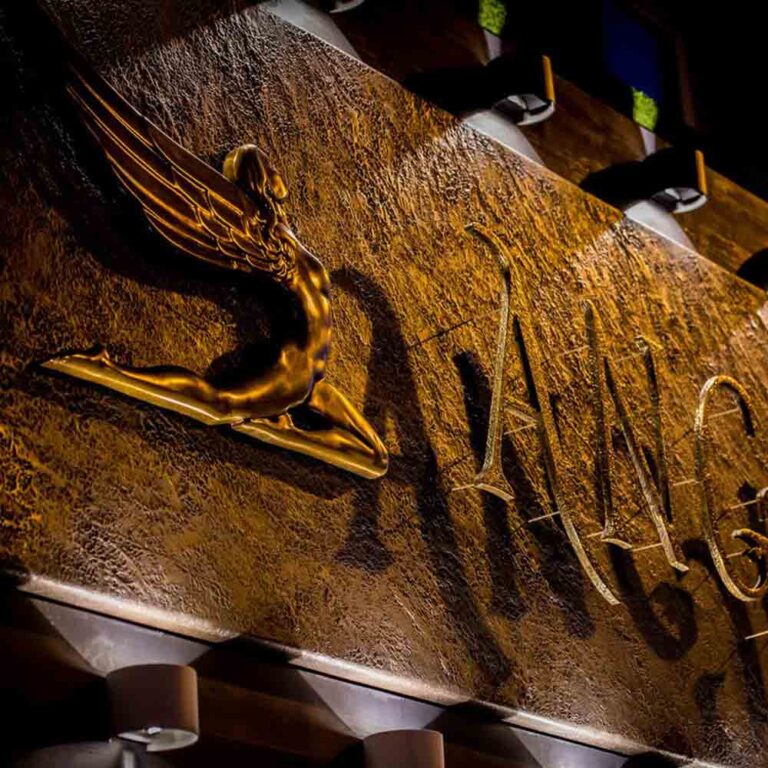 Liquid Metal Designs: Transform Your Spaces with Elegance